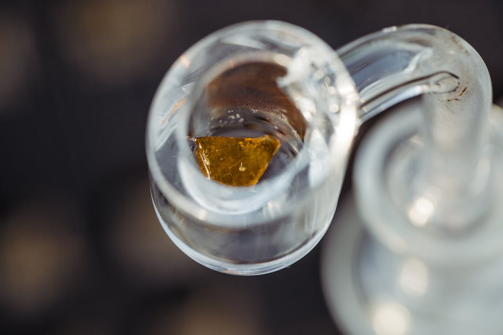 What is Shatter and How is it Different From Other Extracts? | Herb